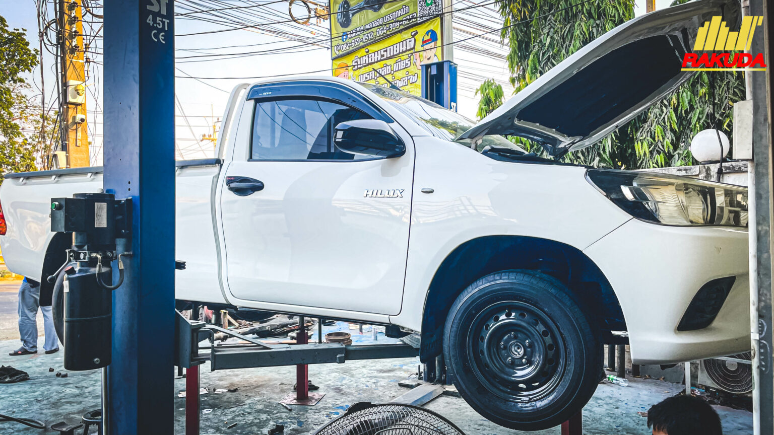 ขอบคุณลูกค้า นำรถกระบะ REVO 5เกียร์ มาติดตั้งช่วงล่างเพลาลอยครบเซ็ตบรรทุก 5 ตัน ที่สาขาตลาดไท ...